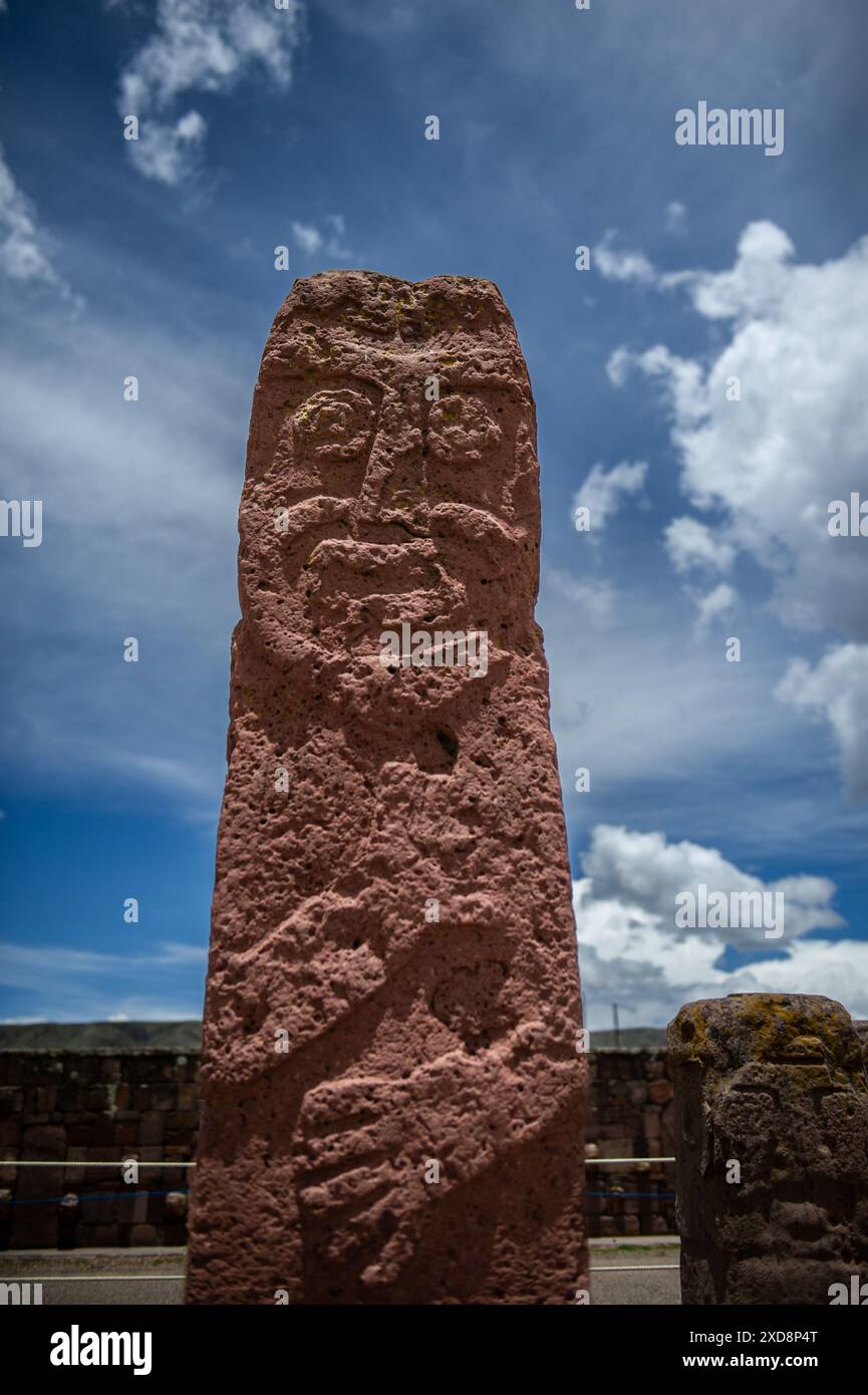 stone carved statue in Tiwanaku Bolivia Stock Photo - Alamy