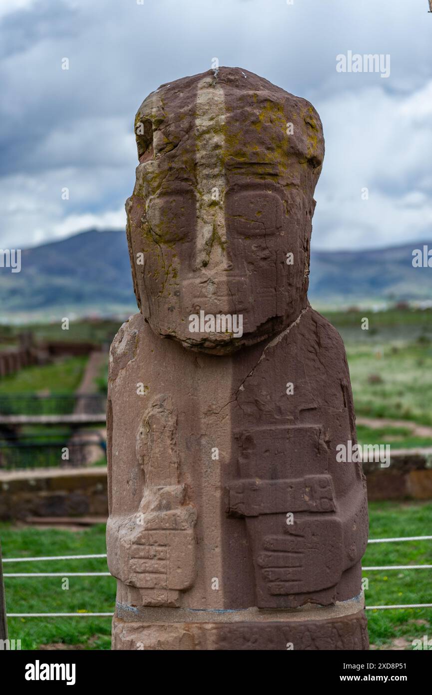 stone carved statue in Tiwanaku Bolivia Stock Photo - Alamy