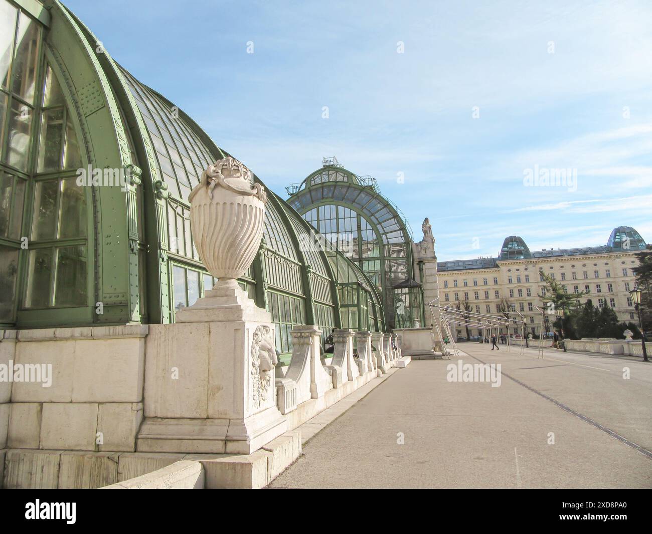 Traditional conservatory hi-res stock photography and images - Alamy