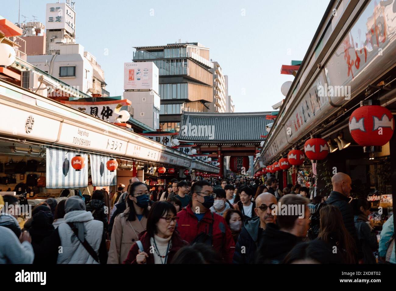 Bustling street market hi-res stock photography and images - Alamy