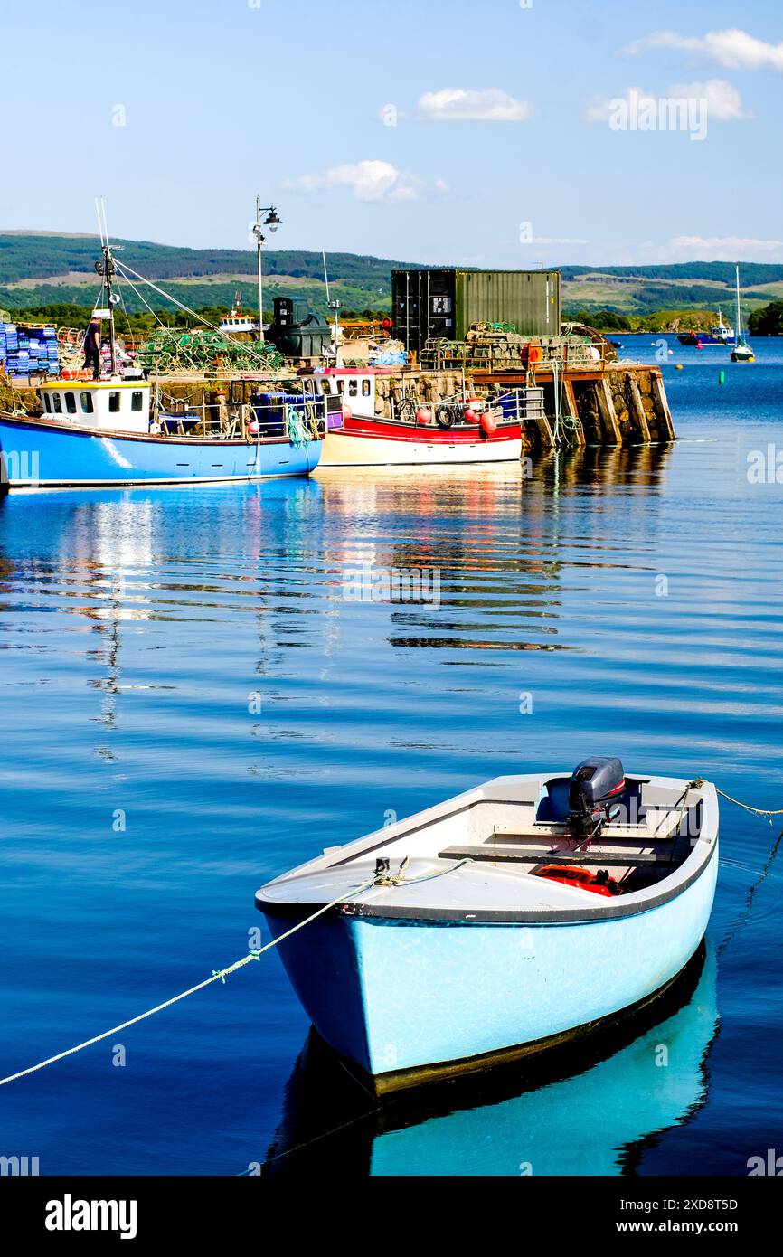 seaside port on the isle of mull Stock Photo - Alamy