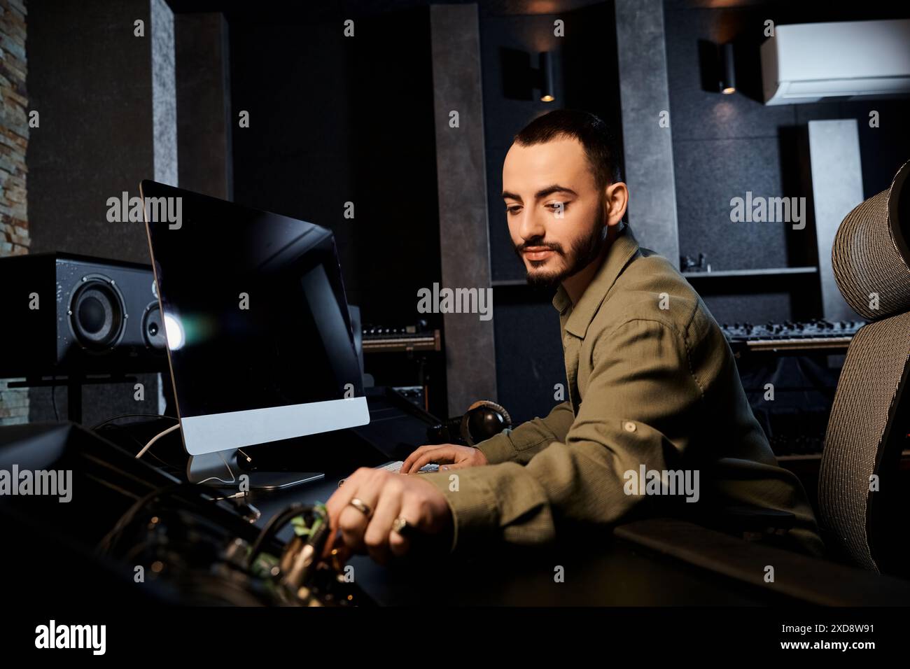 Electronic composing recording hi-res stock photography and images - Alamy