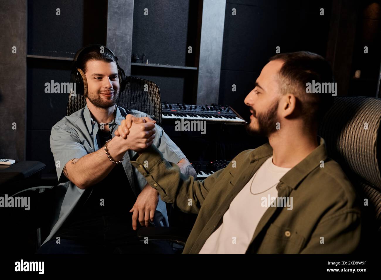 Band two men one woman hi-res stock photography and images - Alamy
