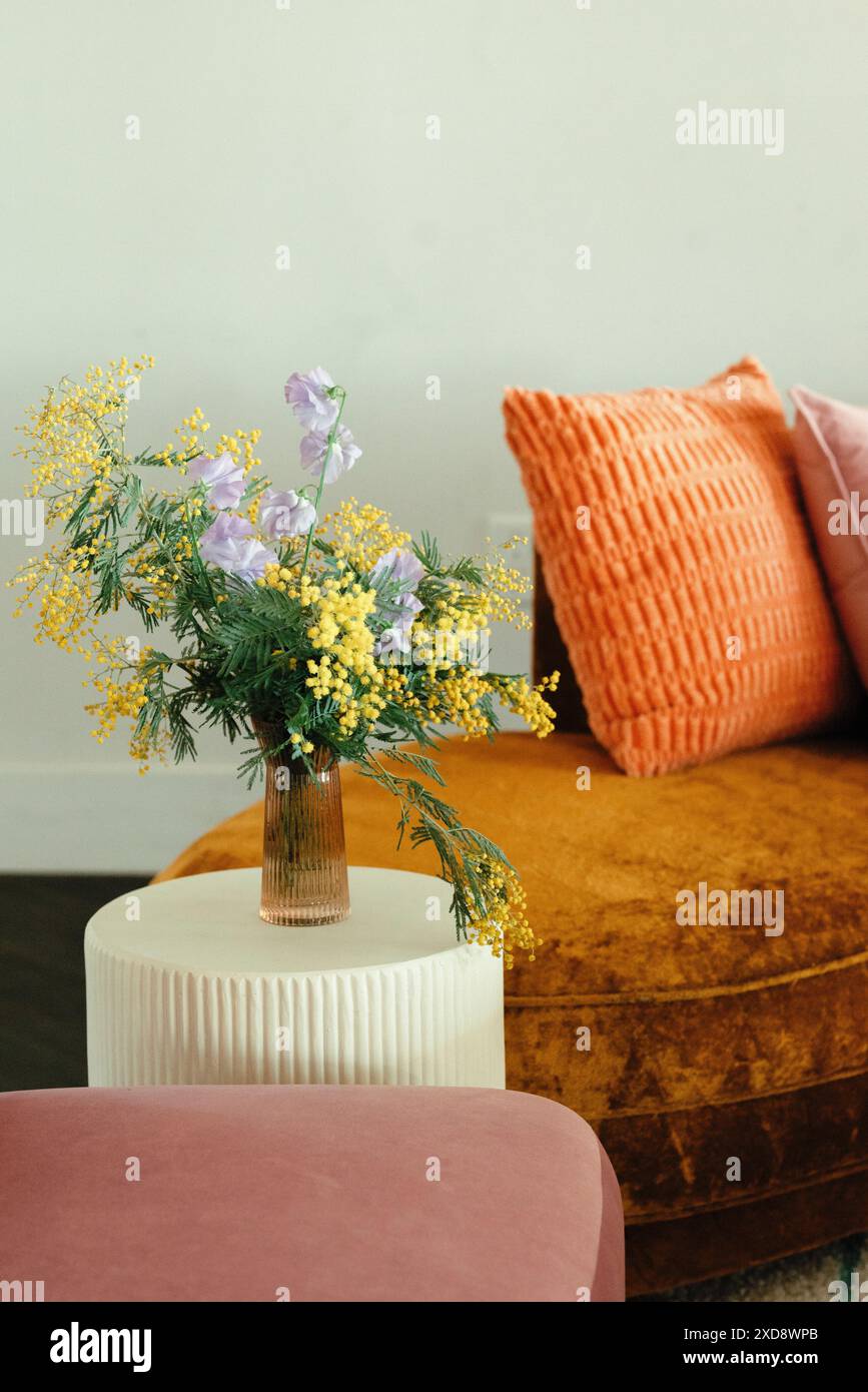 Bright modern living room eclectic hi-res stock photography and images ...