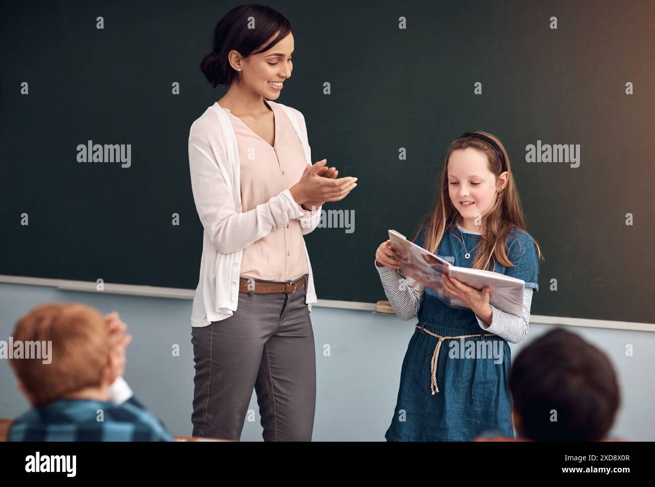 Children clapping classroom hi-res stock photography and images - Alamy