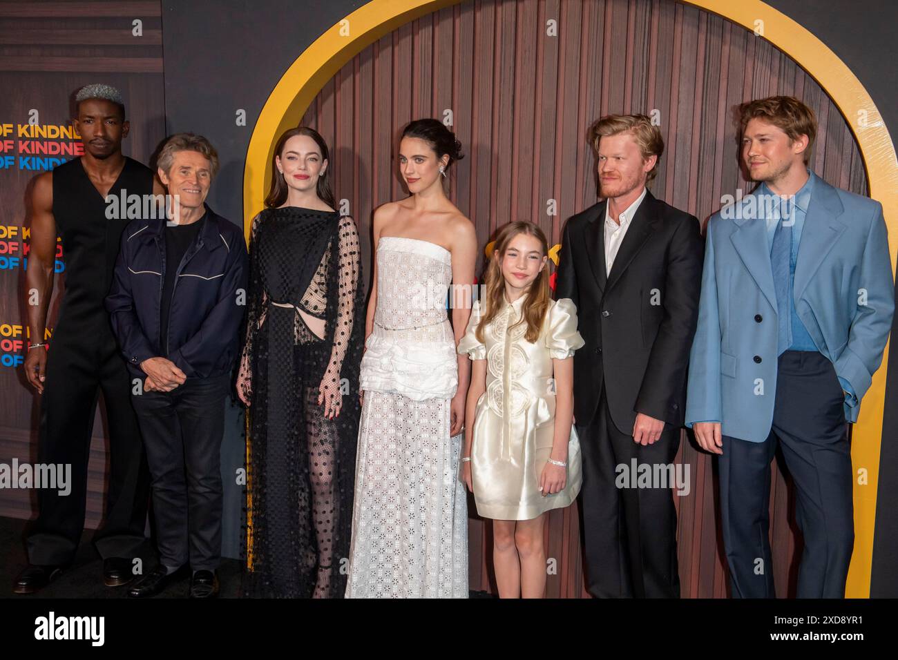 (L-R) Mamoudou Athie, Willem Dafoe, Emma Stone, Margaret Qualley, Merah ...