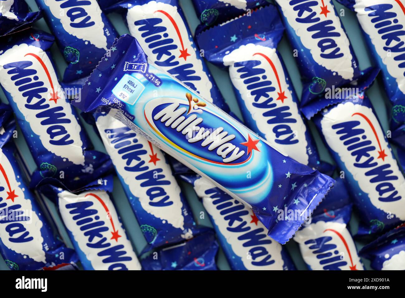 Full size candy bar hi-res stock photography and images - Alamy