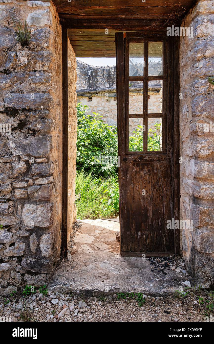 Marode mauern hi-res stock photography and images - Alamy