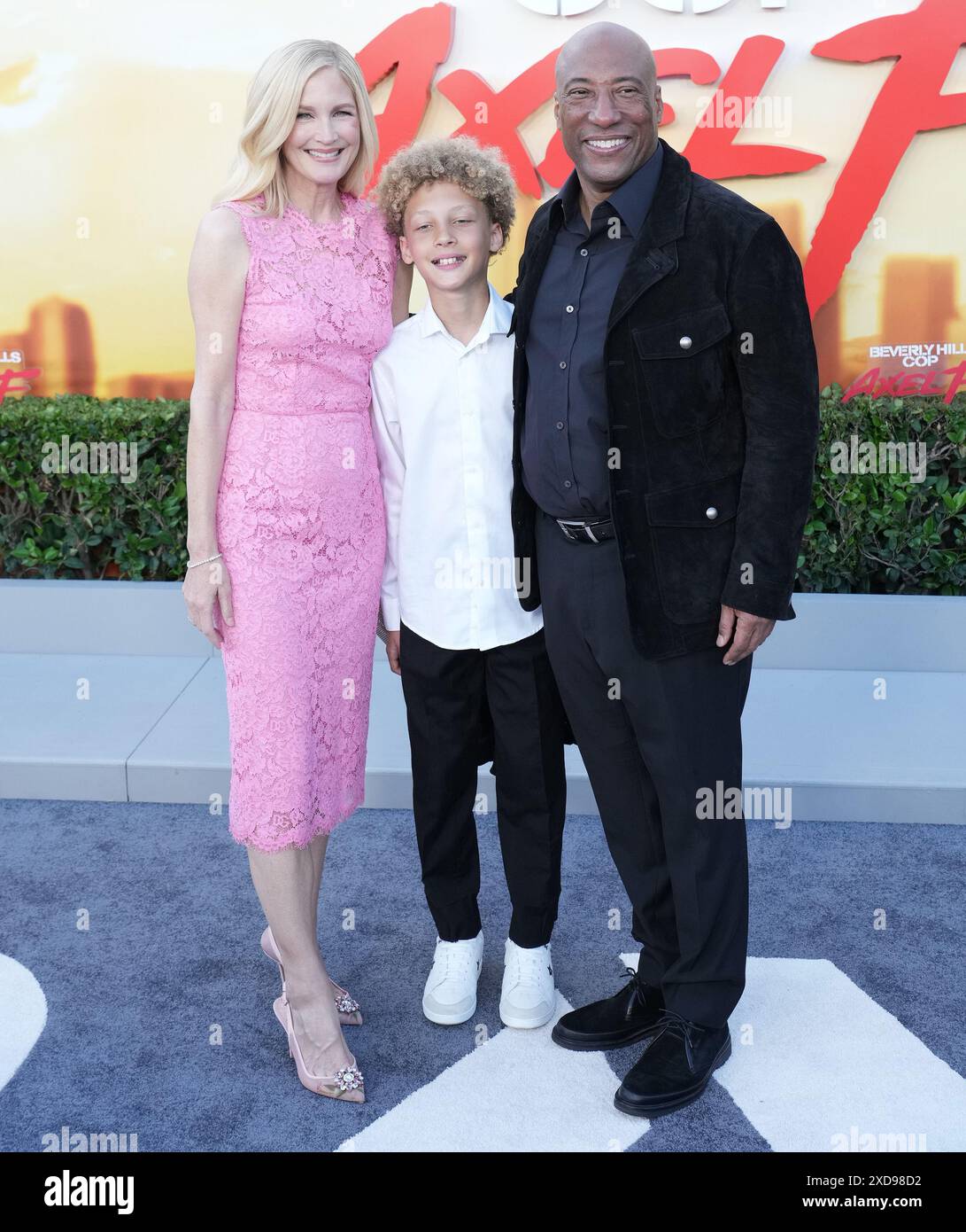(L-R) Jennifer Lucas, Son and Byron Allen at the BEVERLY HILLS COP ...