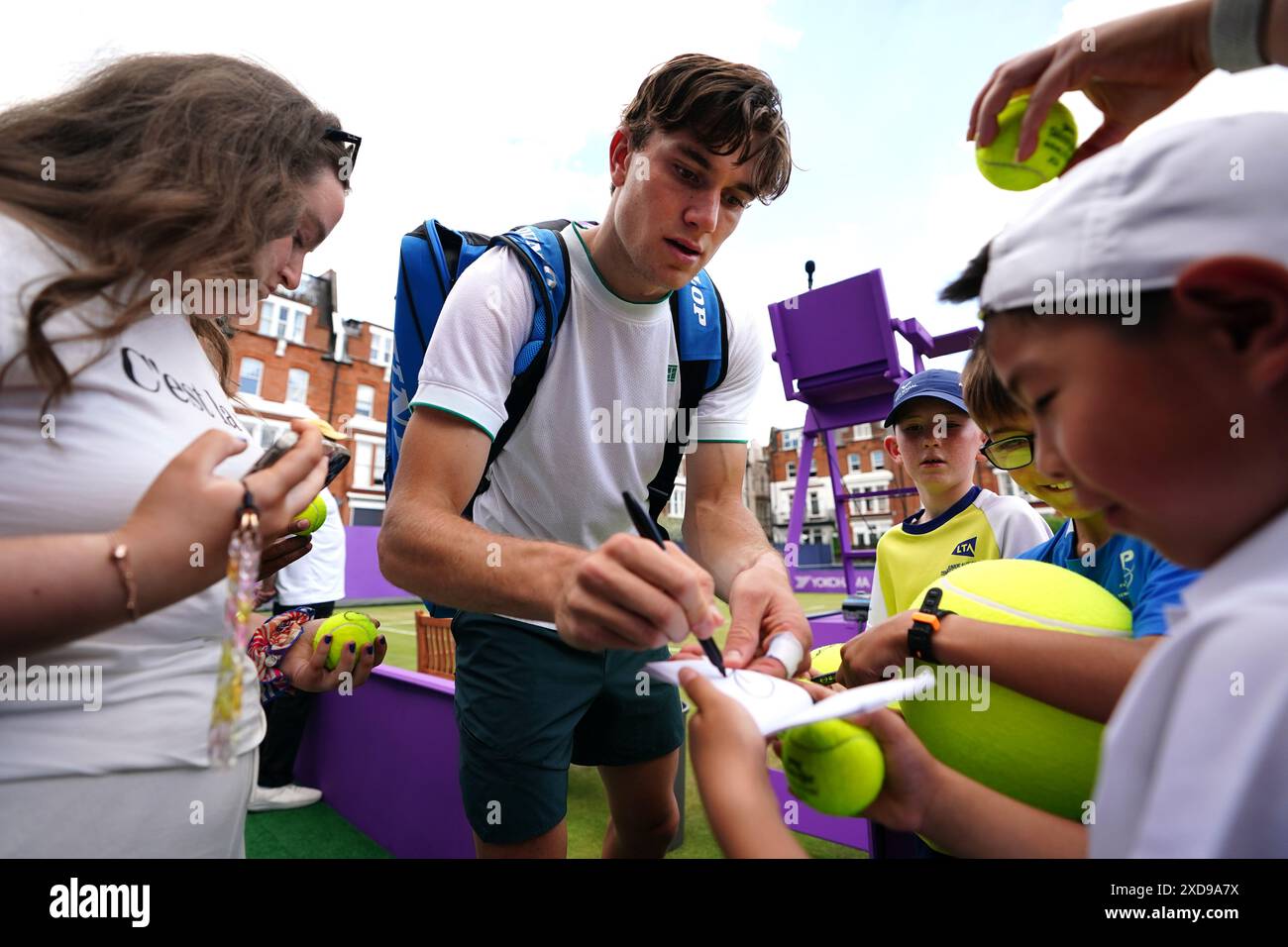 Jack Draper signs autographs on day seven of the cinch Championships at ...