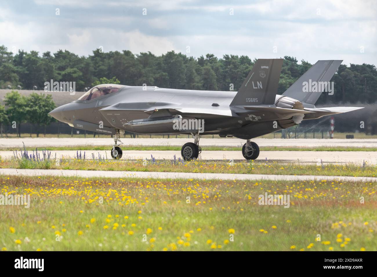 USAF Lockheed Martin F-35A taxis to runway 24 at RAF Lakenheath Stock ...