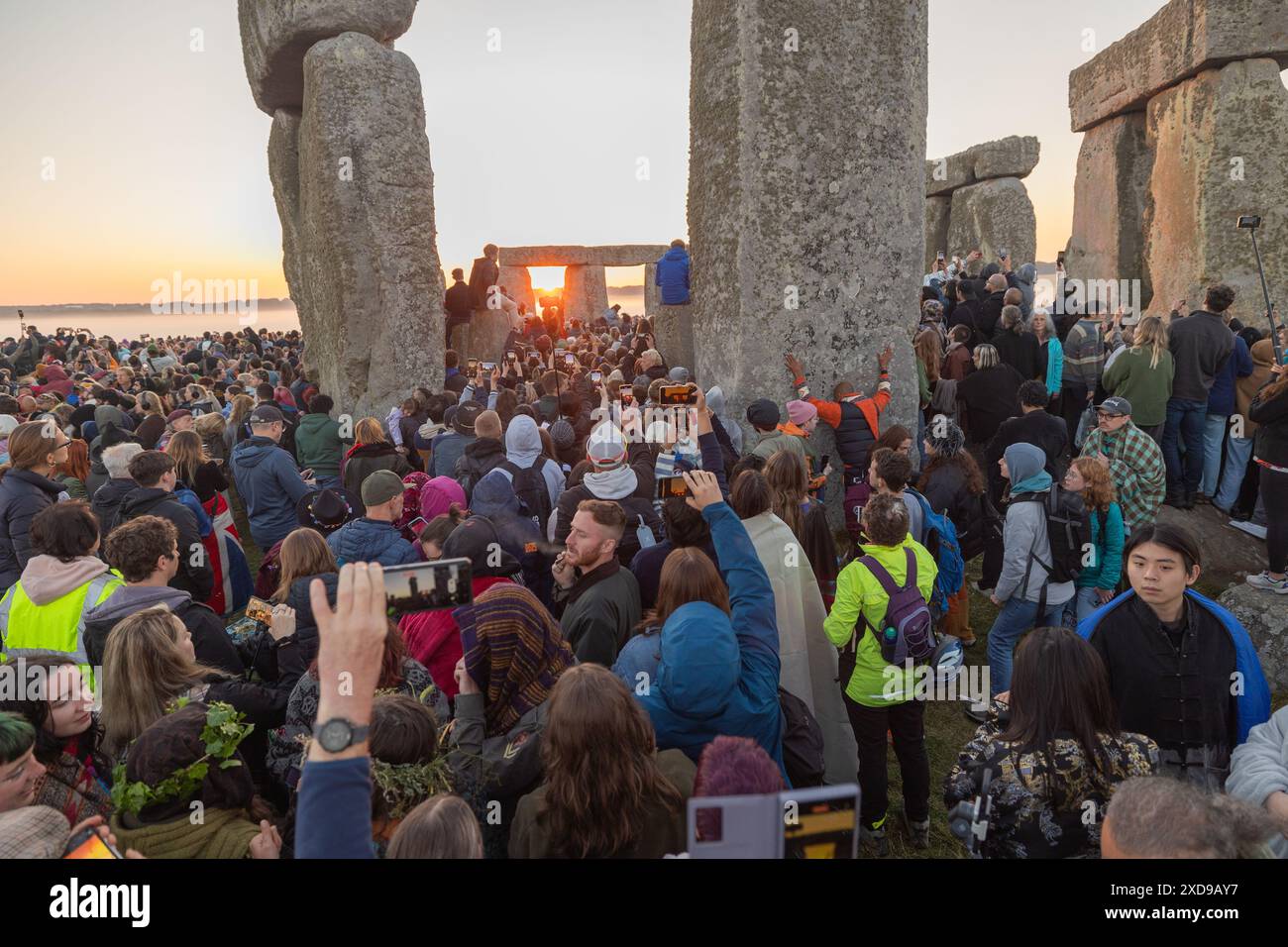 Stonehenge, Wiltshire, UK. 21st Jun, 2014. Modern-day Druids, pagans ...