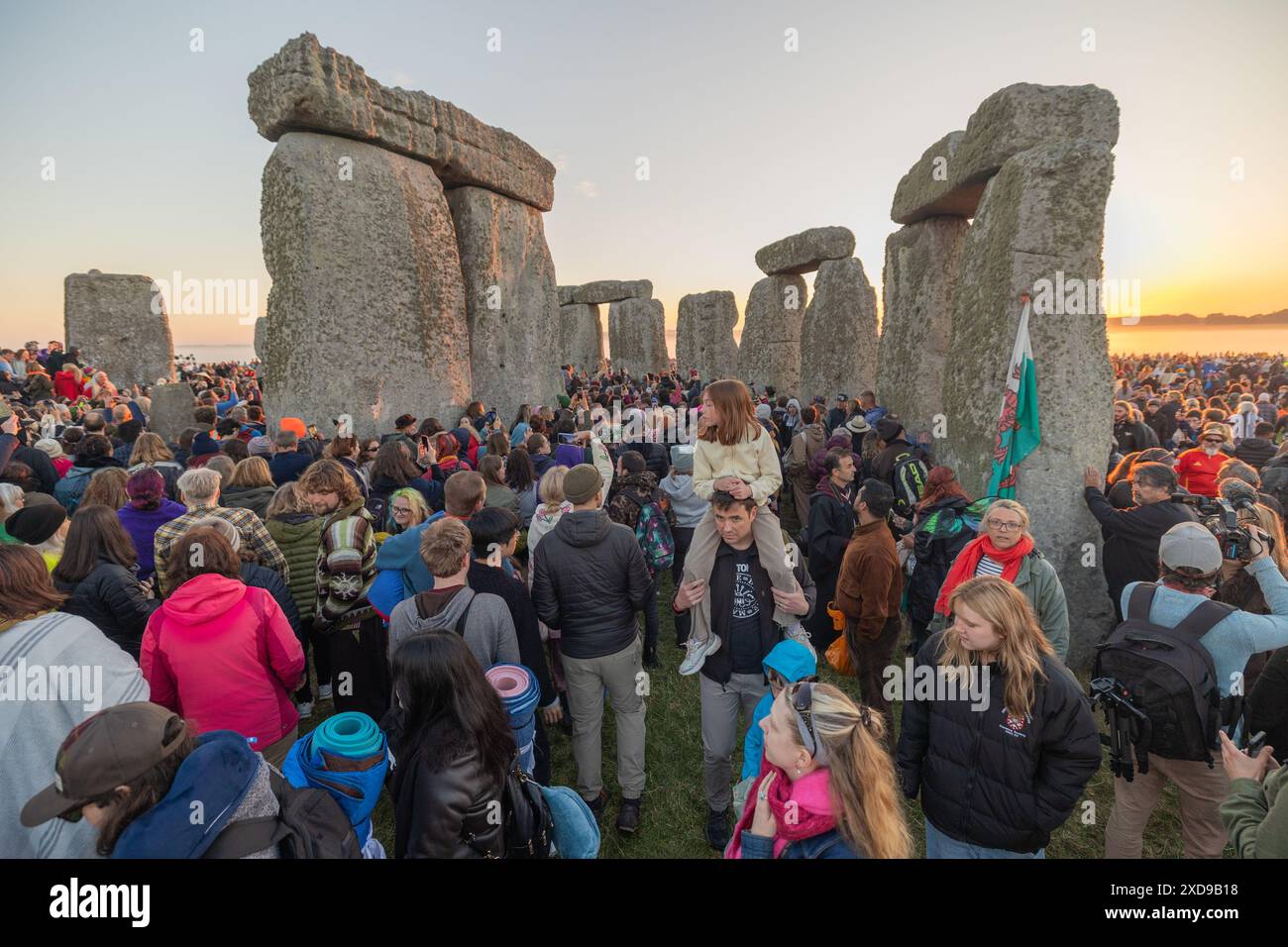 Stonehenge, Wiltshire, UK. 21st Jun, 2014. Modern-day Druids, pagans ...