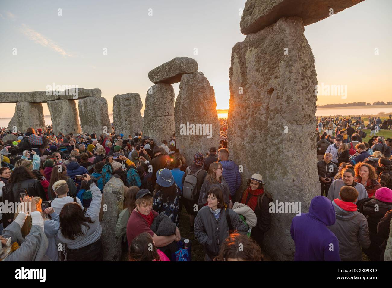 Stonehenge, Wiltshire, UK. 21st Jun, 2014. Modern-day Druids, pagans ...
