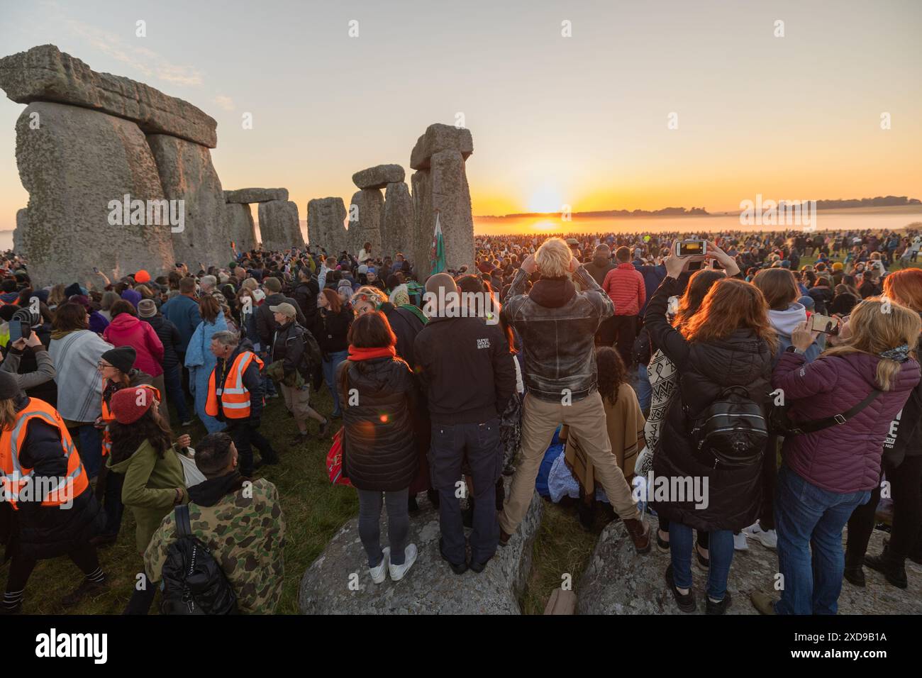Stonehenge, Wiltshire, UK. 21st Jun, 2014. Modern-day Druids, pagans ...