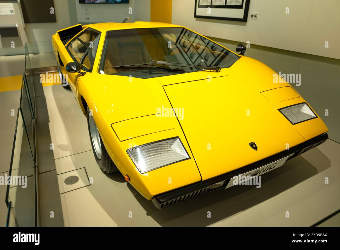 yellow lamborghini countach lp400, Italian automobile manufacturer ...