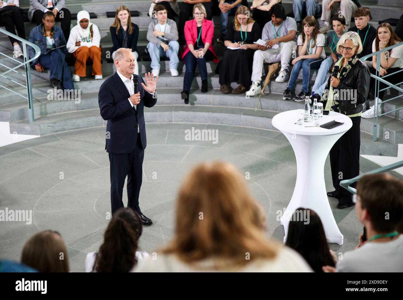 German Chancellor Olaf Scholz meets winners of the state school ...