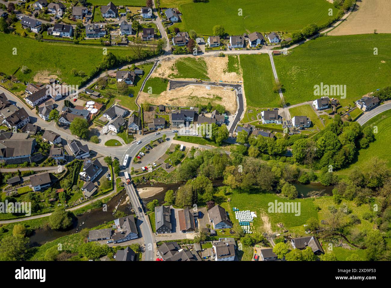 Aerial view, residential area with construction site between Heyeweg ...