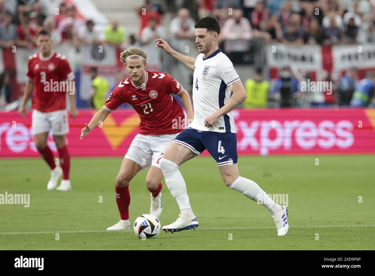Declan Rice of England, left Morten Hjulmand of Denmark during the UEFA ...