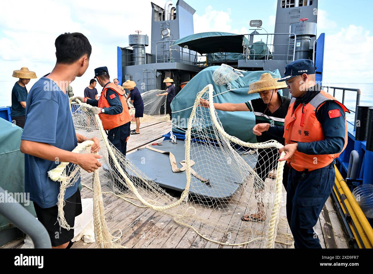 (240621) -- SANSHA, June 21, 2024 (Xinhua) -- Law enforcers of China ...