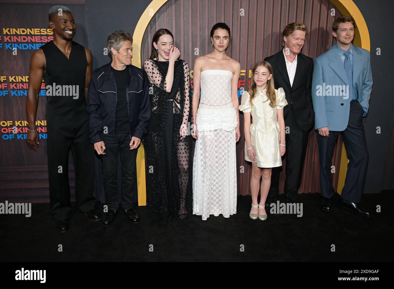 (L-R) Mamoudou Athie, Willem Dafoe, Emma Stone, Margaret Qualley, Merah ...