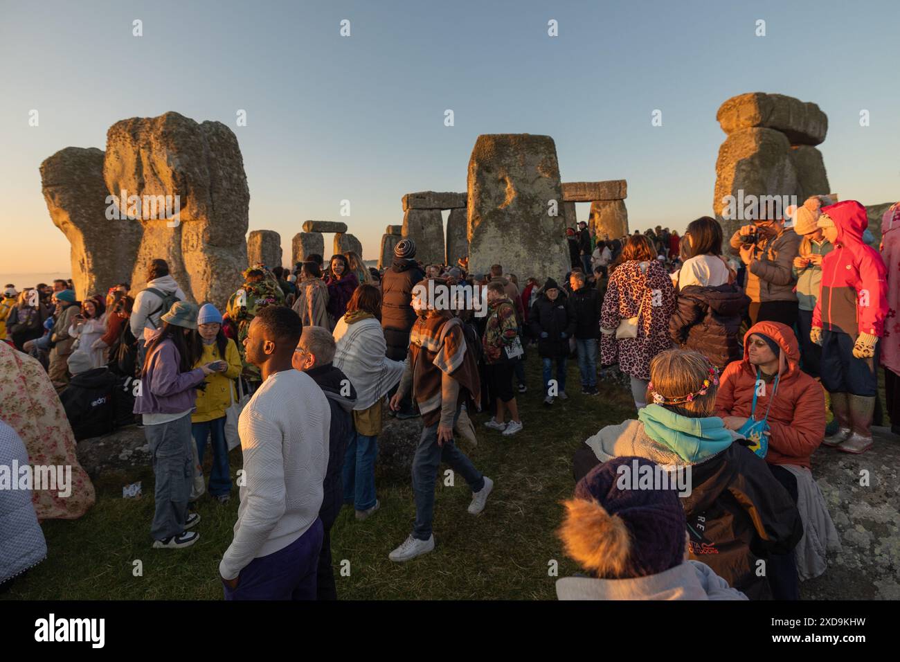 Stonehenge, Wiltshire, UK. 21st Jun, 2014. Modern-day Druids, pagans ...