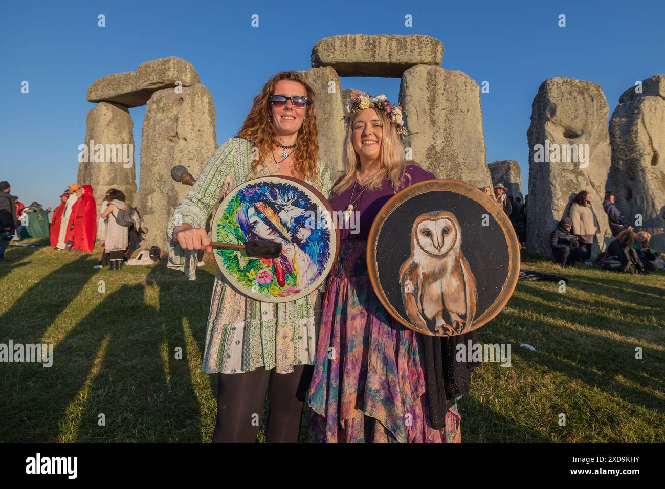 Stonehenge, Wiltshire, UK. 21st Jun, 2014. Modern-day Druids, pagans ...