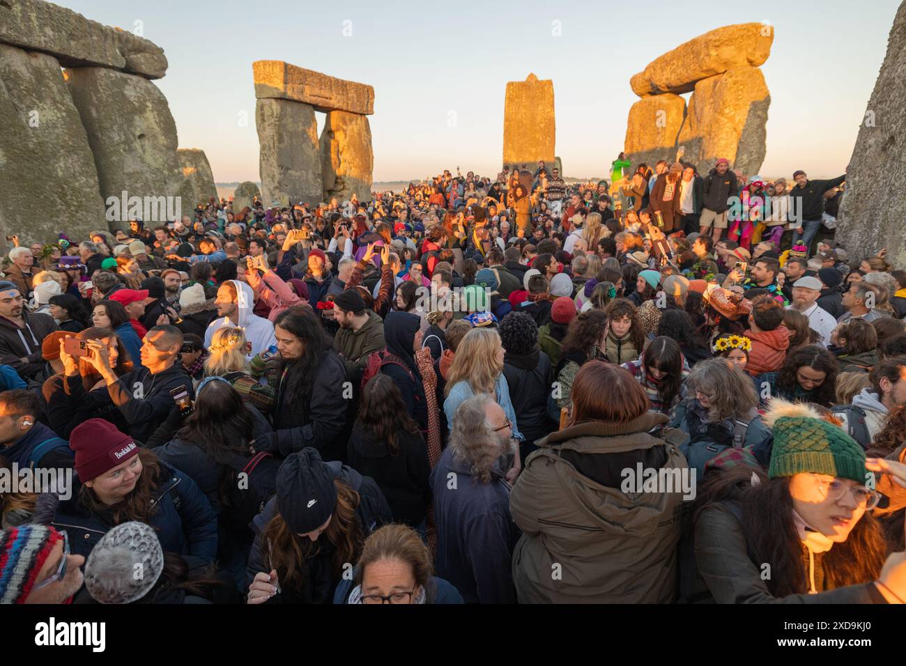 Stonehenge, Wiltshire, UK. 21st Jun, 2014. Modern-day Druids, pagans ...