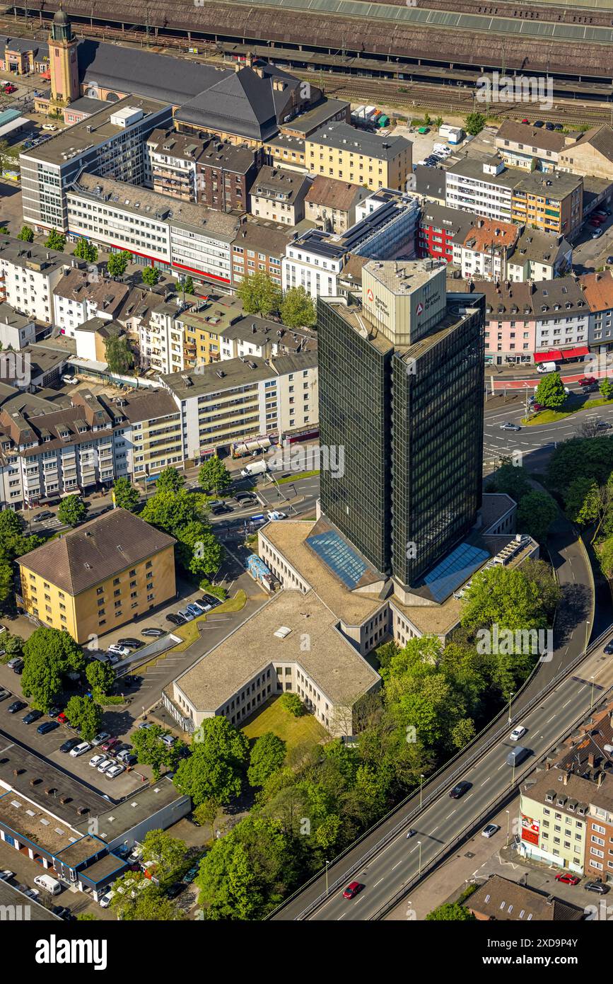 Employment agency high rise tower hi-res stock photography and images ...