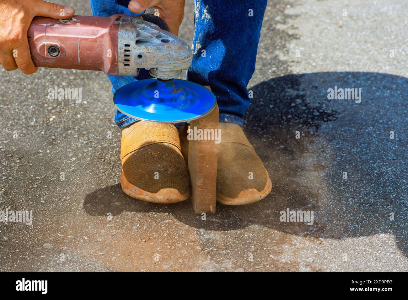 Using circular diamond disc saw to master grind paving bricks stones ...