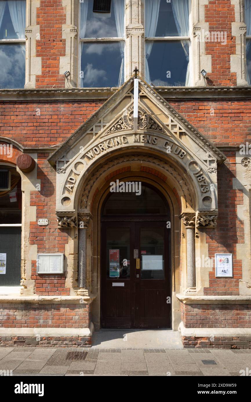 Old victorian working mens club building hi-res stock photography and ...