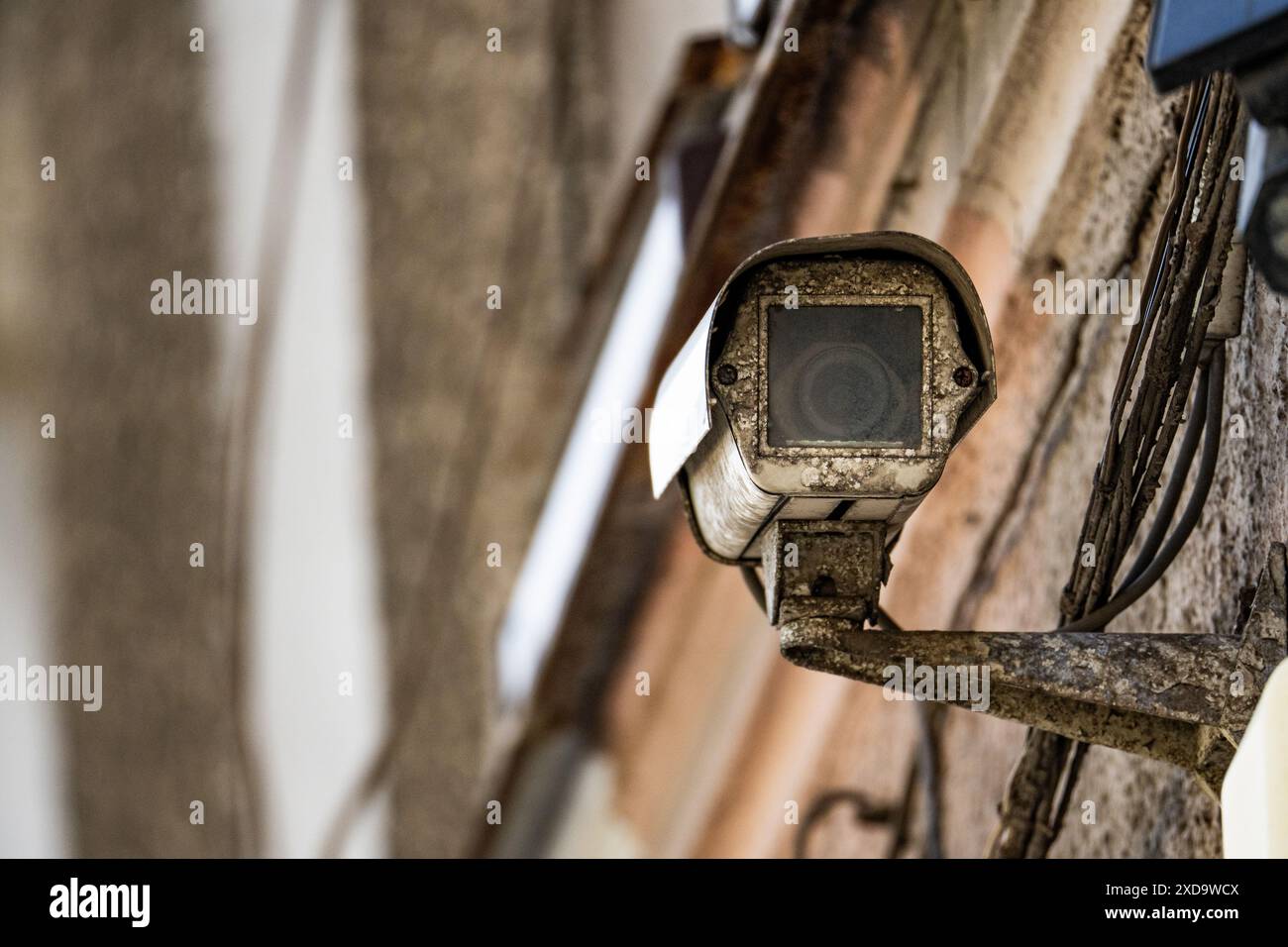 Old Security Camera Mounted on Weathered Wall Stock Photo - Alamy