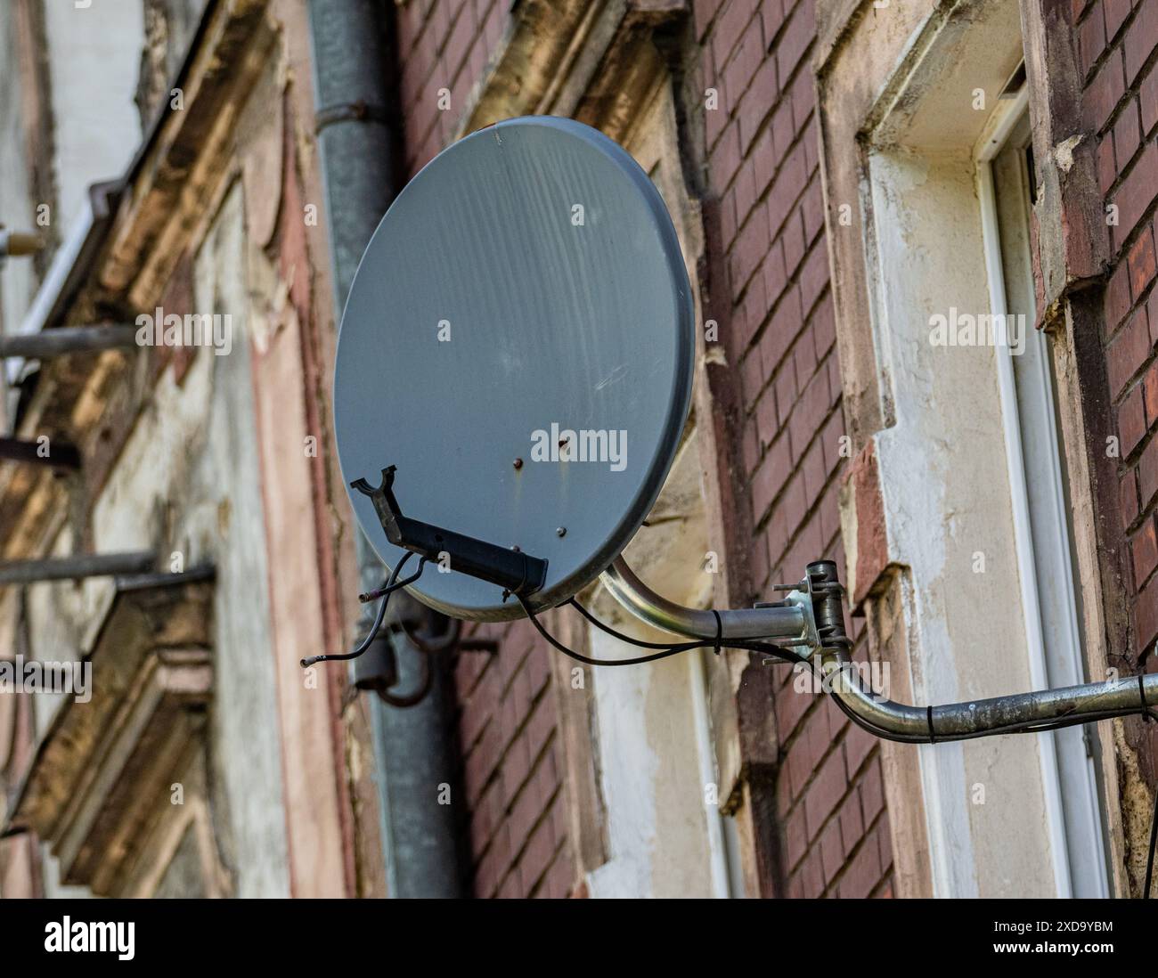 Satellite Dish Mounted on Brick Building Stock Photo - Alamy