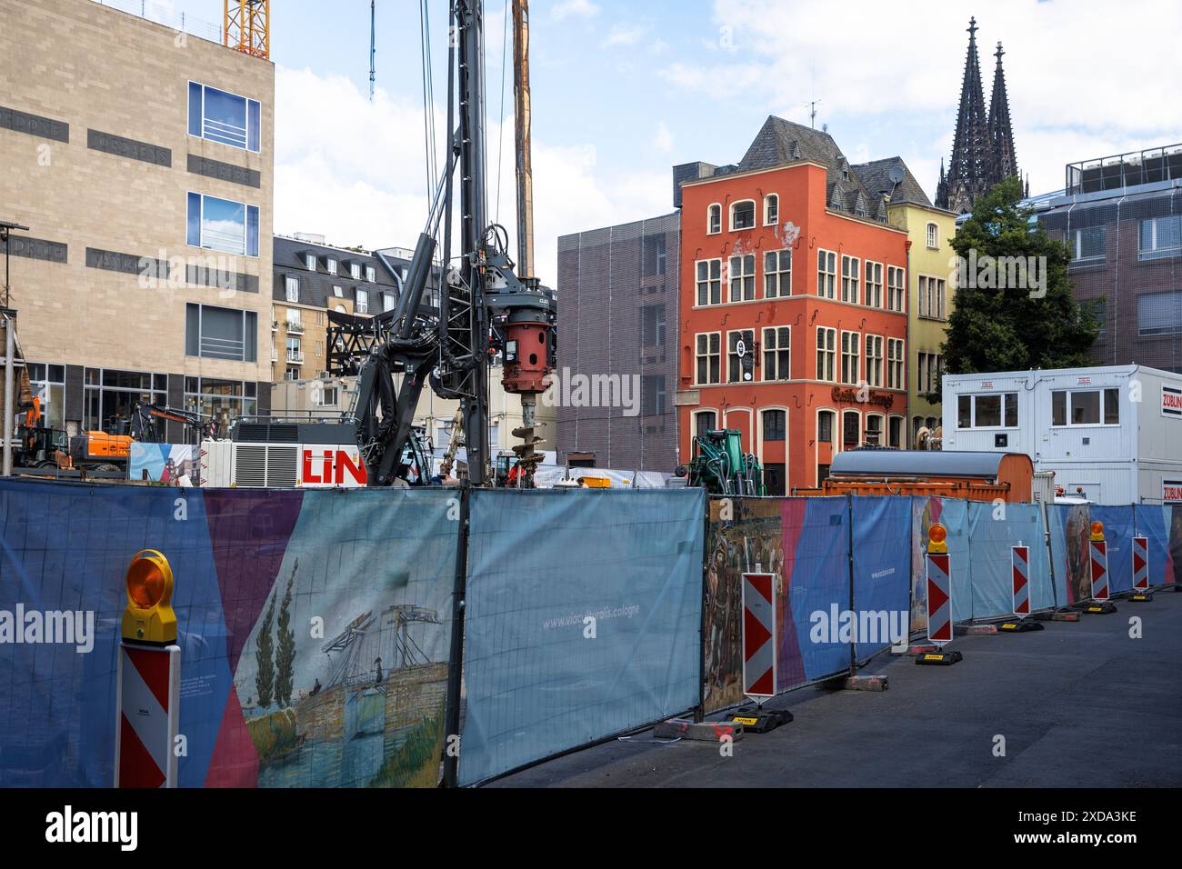 construction fence at the construction site of the extension of the ...