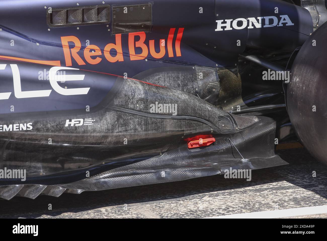 Red Bull Racing RB20, mechanical detail, floor body, engine cover ...