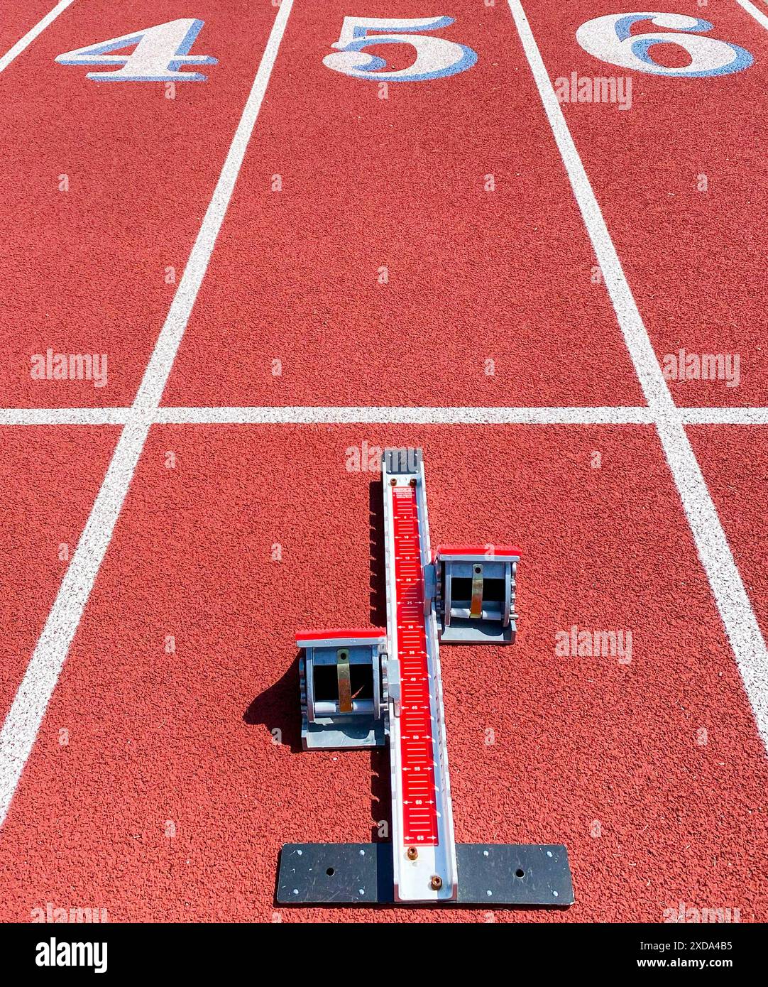 Empty race track background hi-res stock photography and images - Alamy