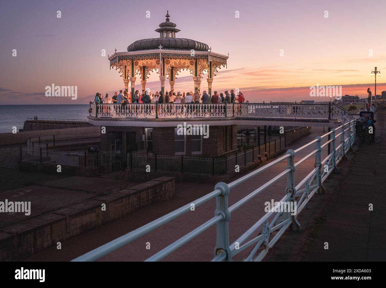 Brighton bandstand bailando hi-res stock photography and images - Alamy
