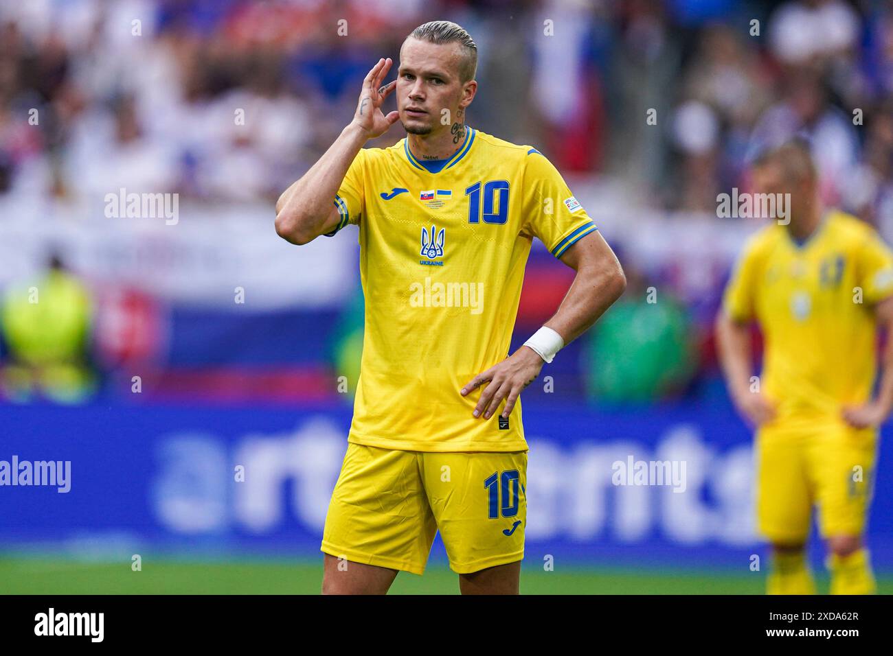DUSSELDORF, GERMANY - JUNE 21: Mykhailo Mudryk of Ukraine looks up ...