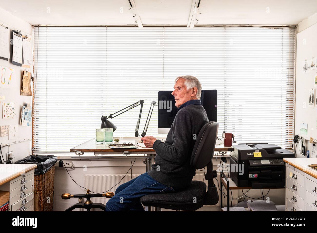 David gentleman hi-res stock photography and images - Alamy