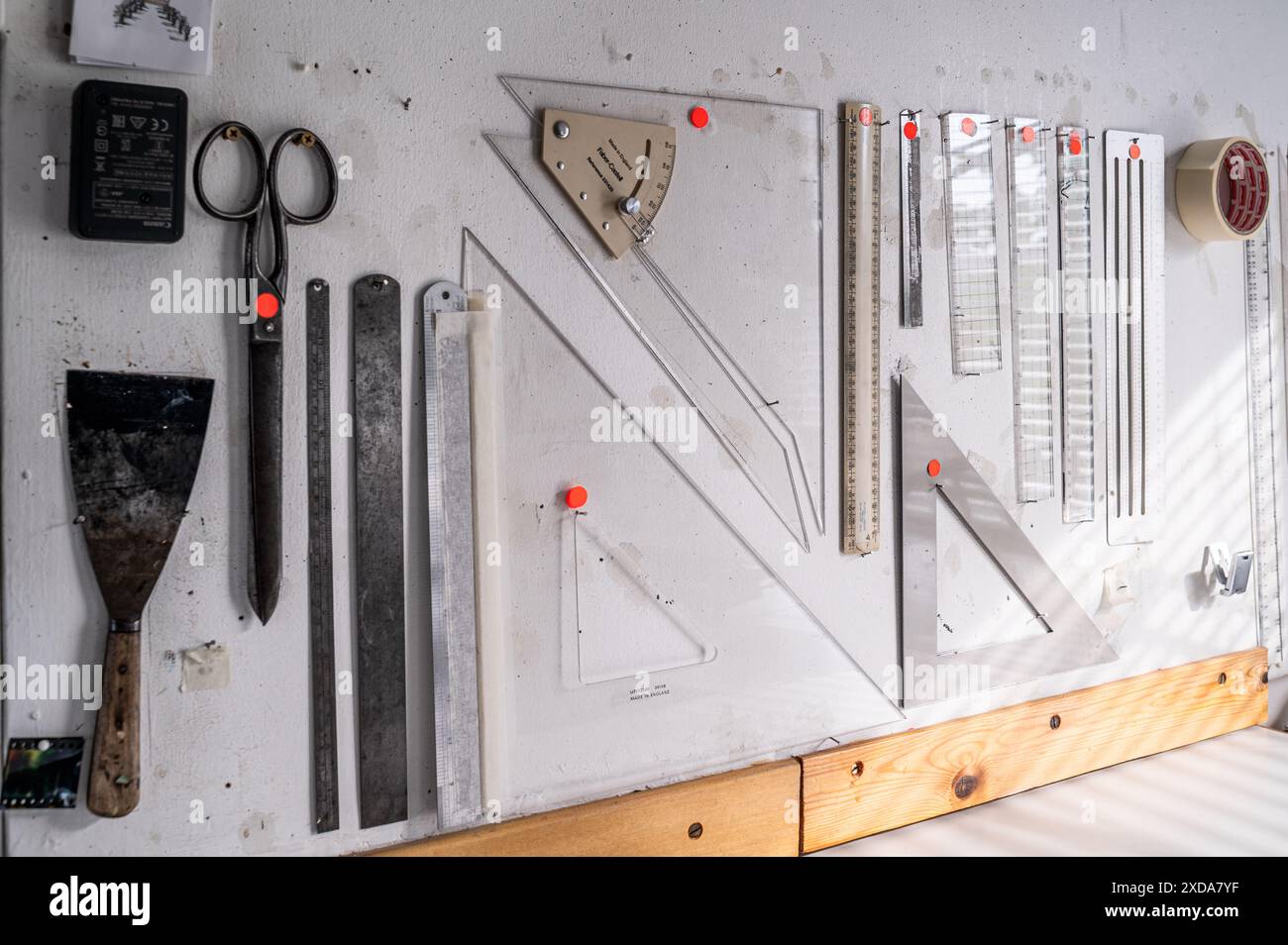 Set square hi-res stock photography and images - Alamy