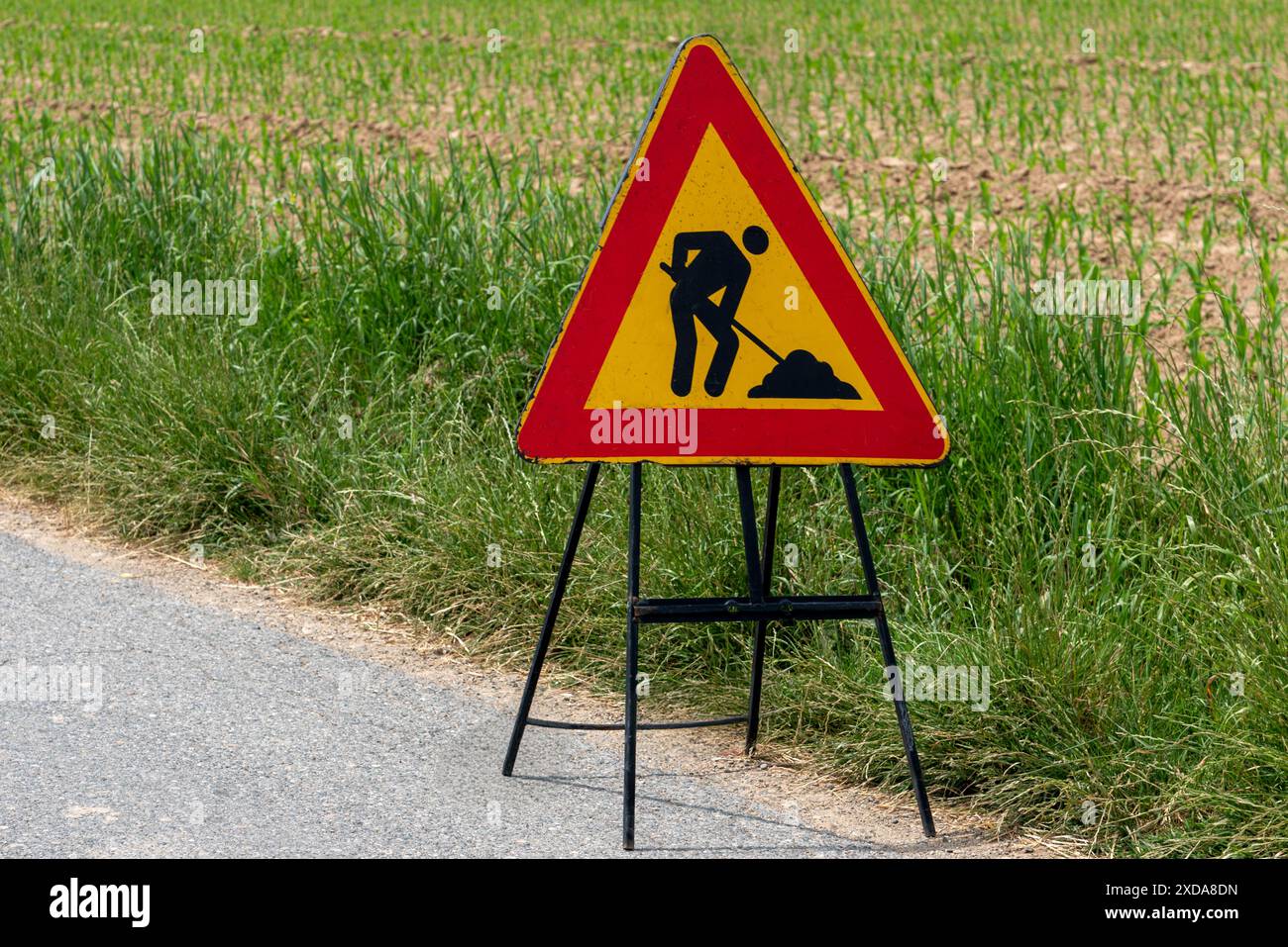 Road sign indicates work in progress on the road Stock Photo - Alamy