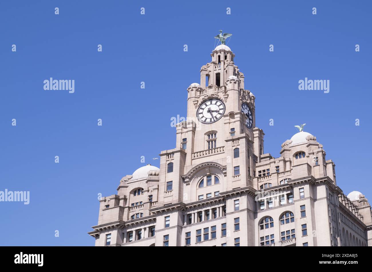Port of liverpool building iconic liverpool structure hi-res stock ...