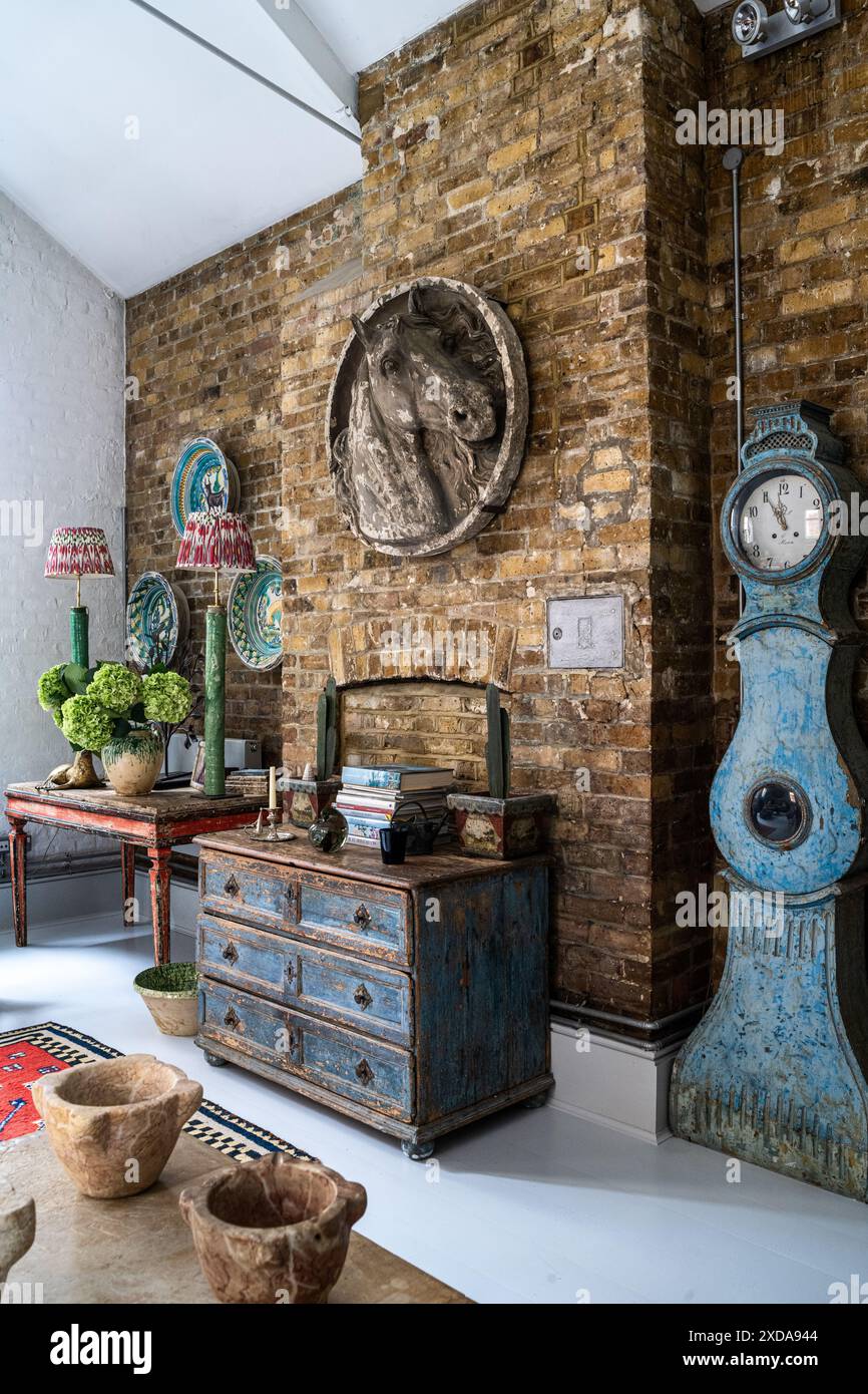 Ststatement piece hi-res stock photography and images - Alamy