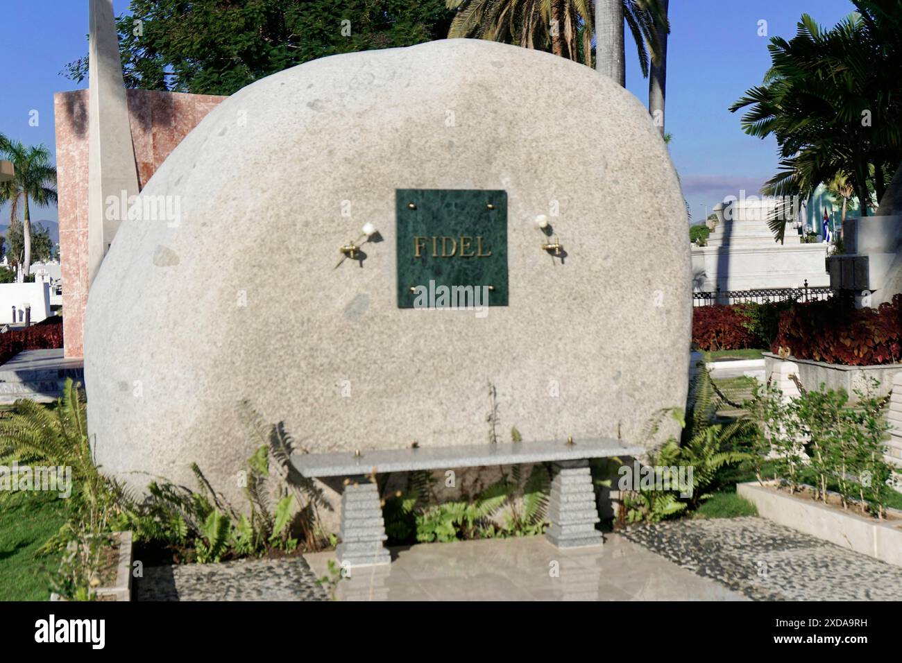 Gravesite, Fidel Castro 1926-2016, Cementerio Santa Ifigenia, Santiago ...