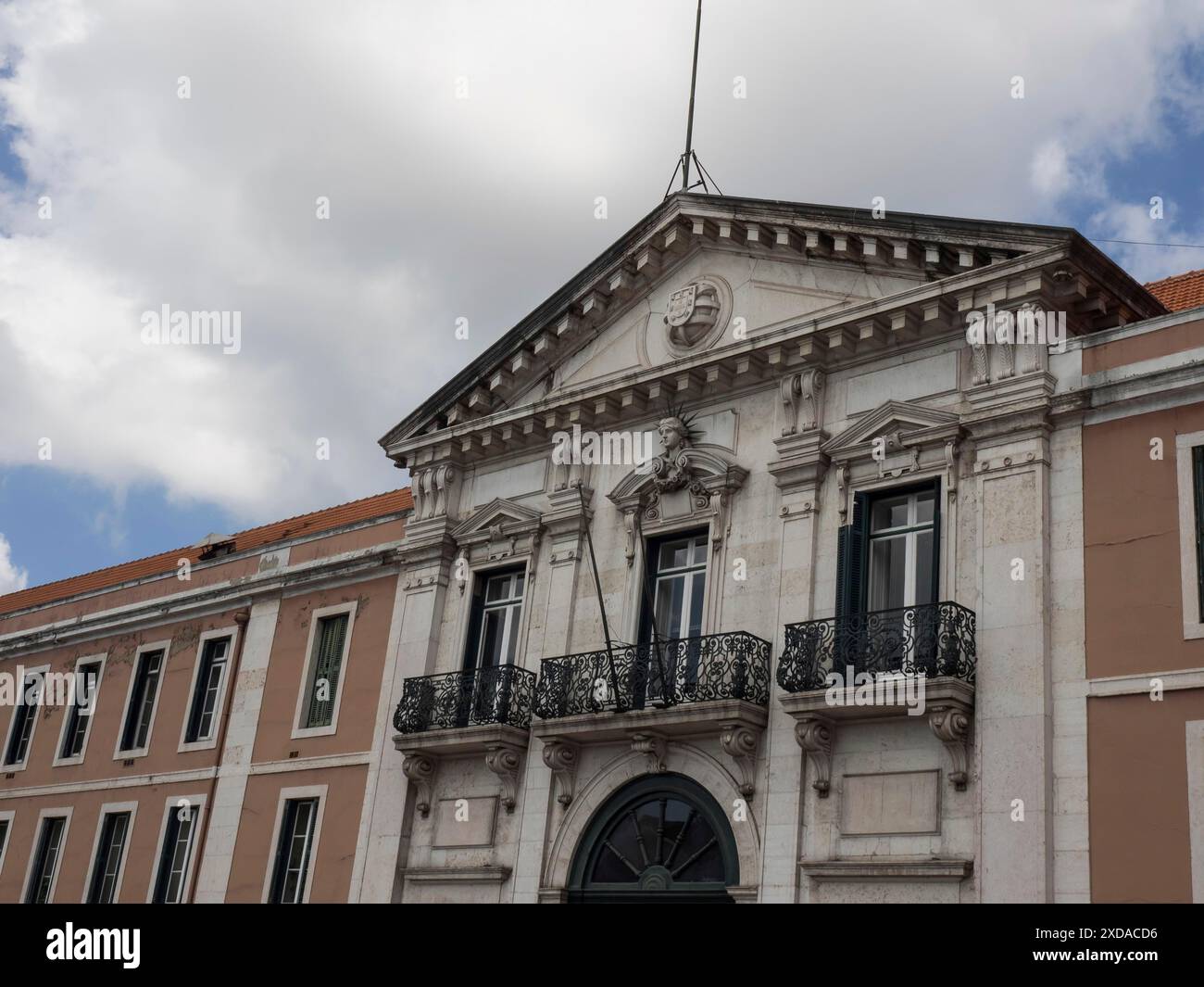 Detailed facade classic european building hi-res stock photography and ...