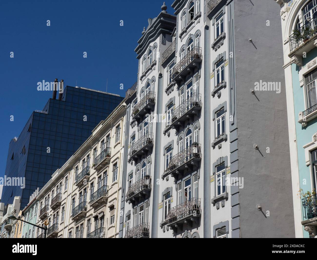 Facade old building lined hi-res stock photography and images - Alamy