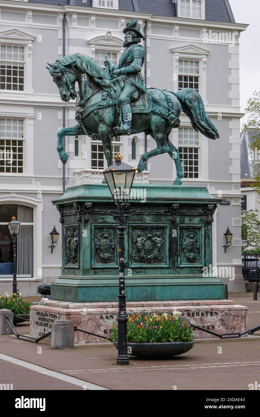 Large equestrian statue in a city in front of an architecturally ...
