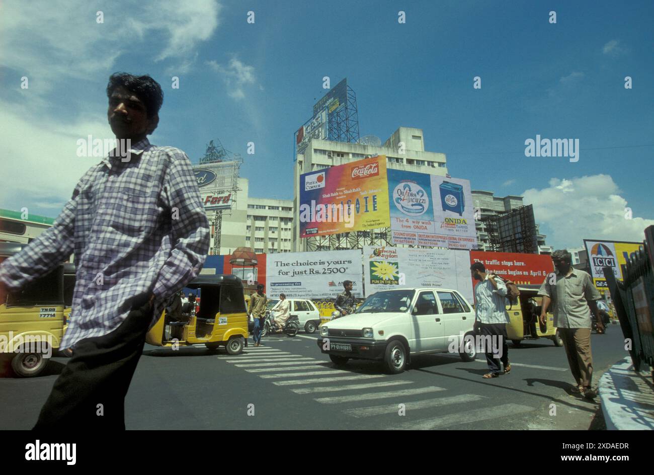 A lage traffic roundabout in the city of Chennai in Province Tamil Nadu ...