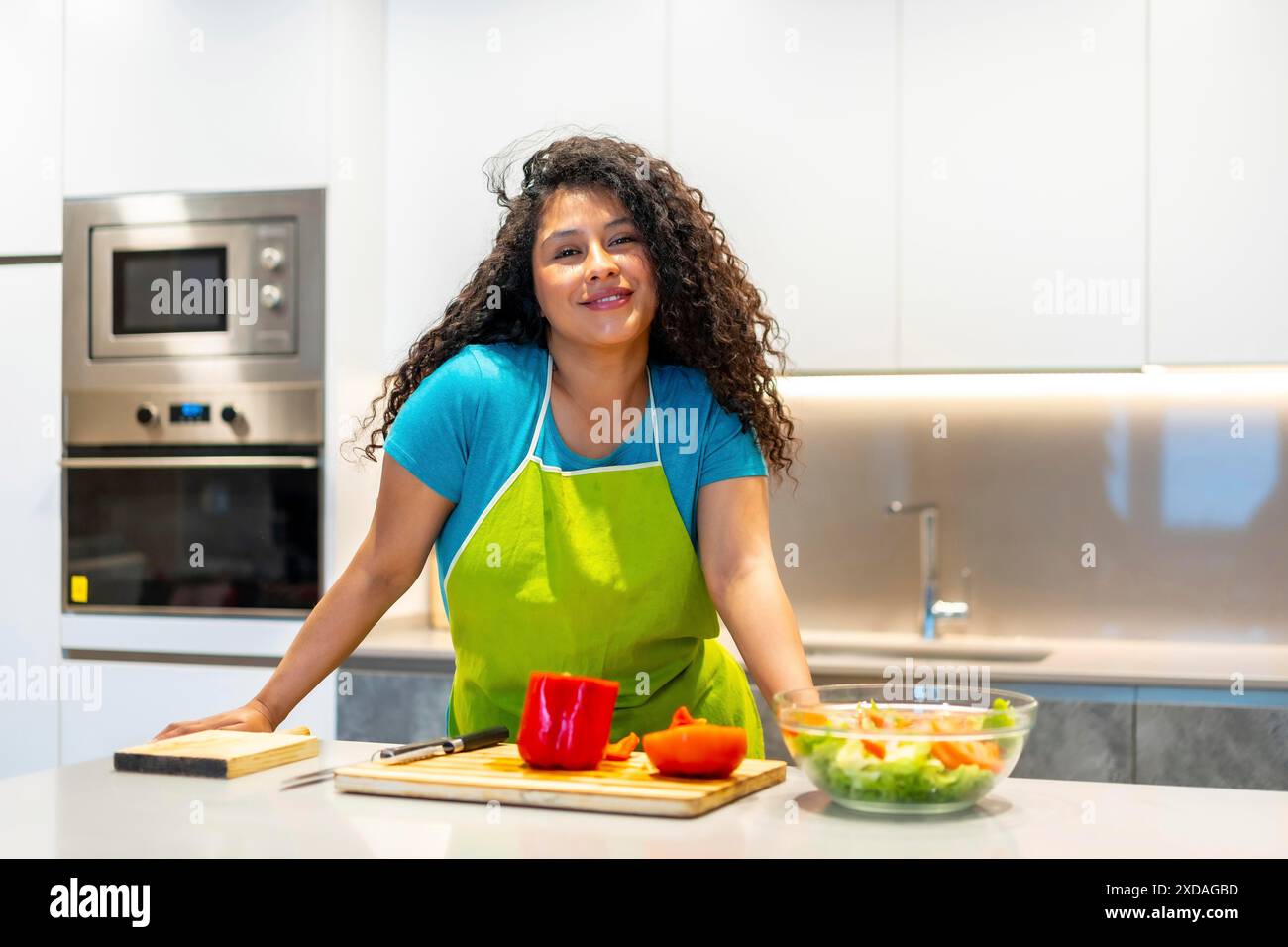 Woman female kitchen cuisine hi-res stock photography and images - Alamy