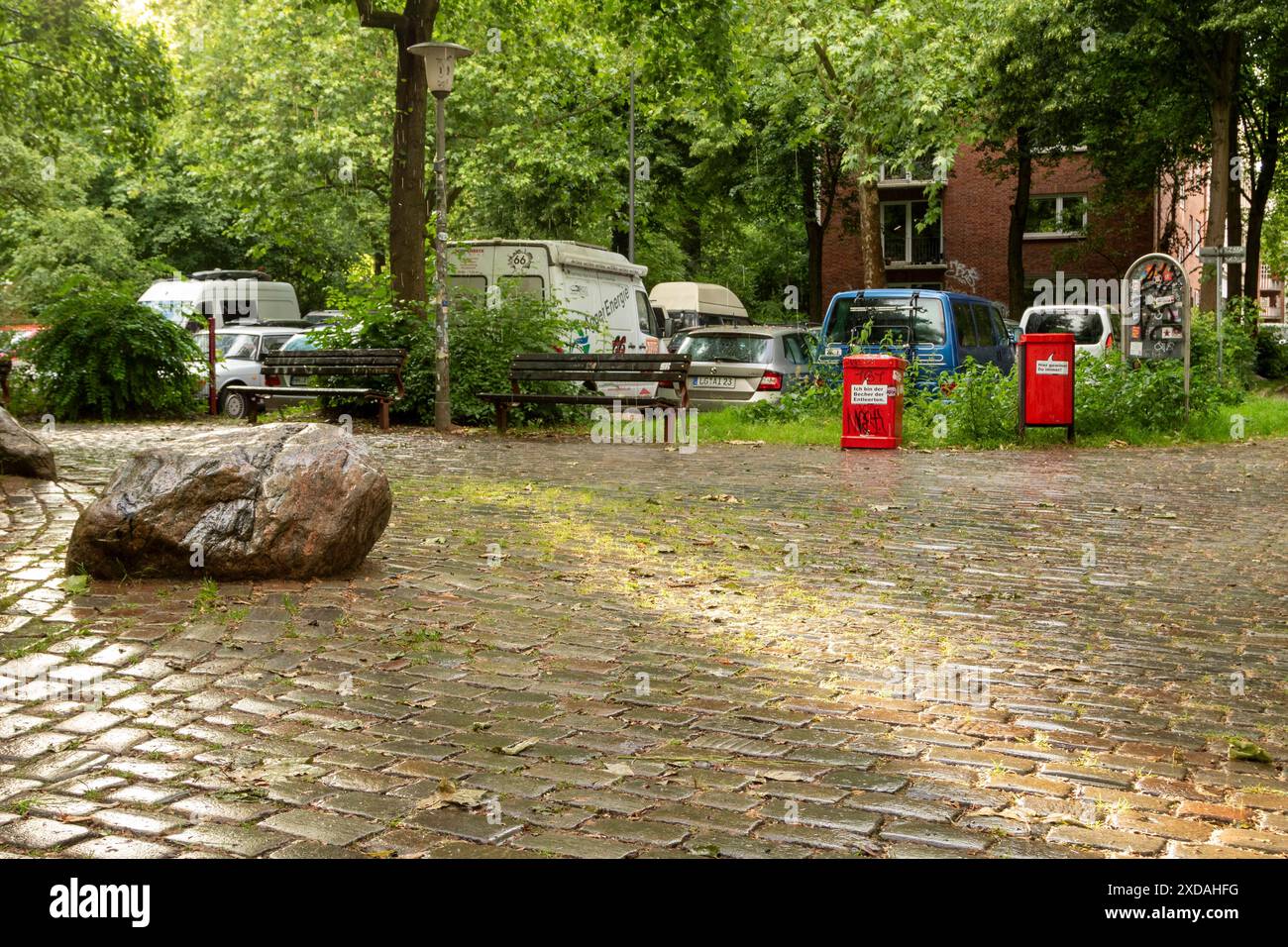 Symbolic picture weather, heavy rain in summer, light mood, sunbeam on ...